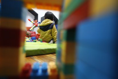 Quito | "A los 12 años ya reciben el charol": el centro que cuida a los ...