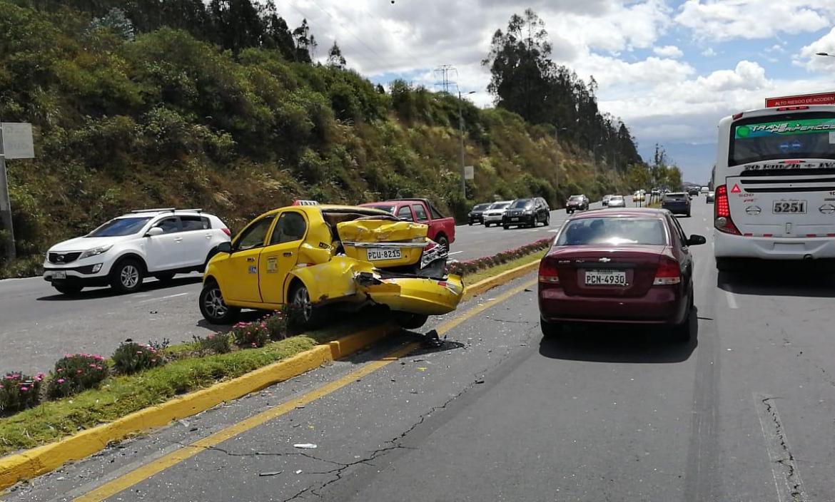 Accidente de tránsito deja cuatro heridos en Quito
