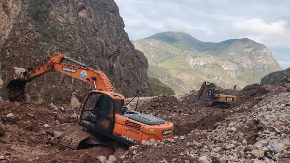 Vía Cuenca-Girón-Pasaje sigue cerrada por derrumbes y no tiene fecha de ...