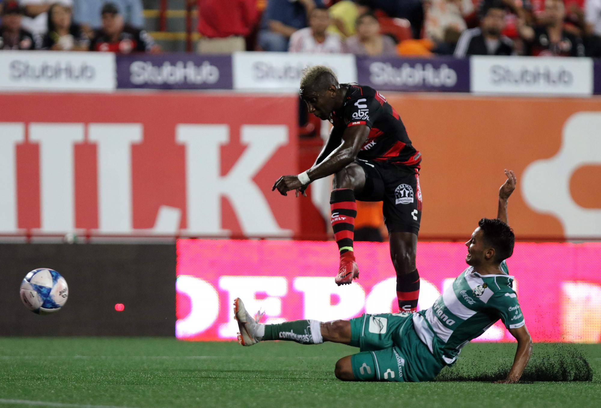 Almada se llevó una ‘Culebra’ al Santos