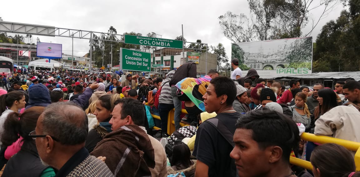 Terminal de Tulcán, abarrotada de migrantes venezolanos