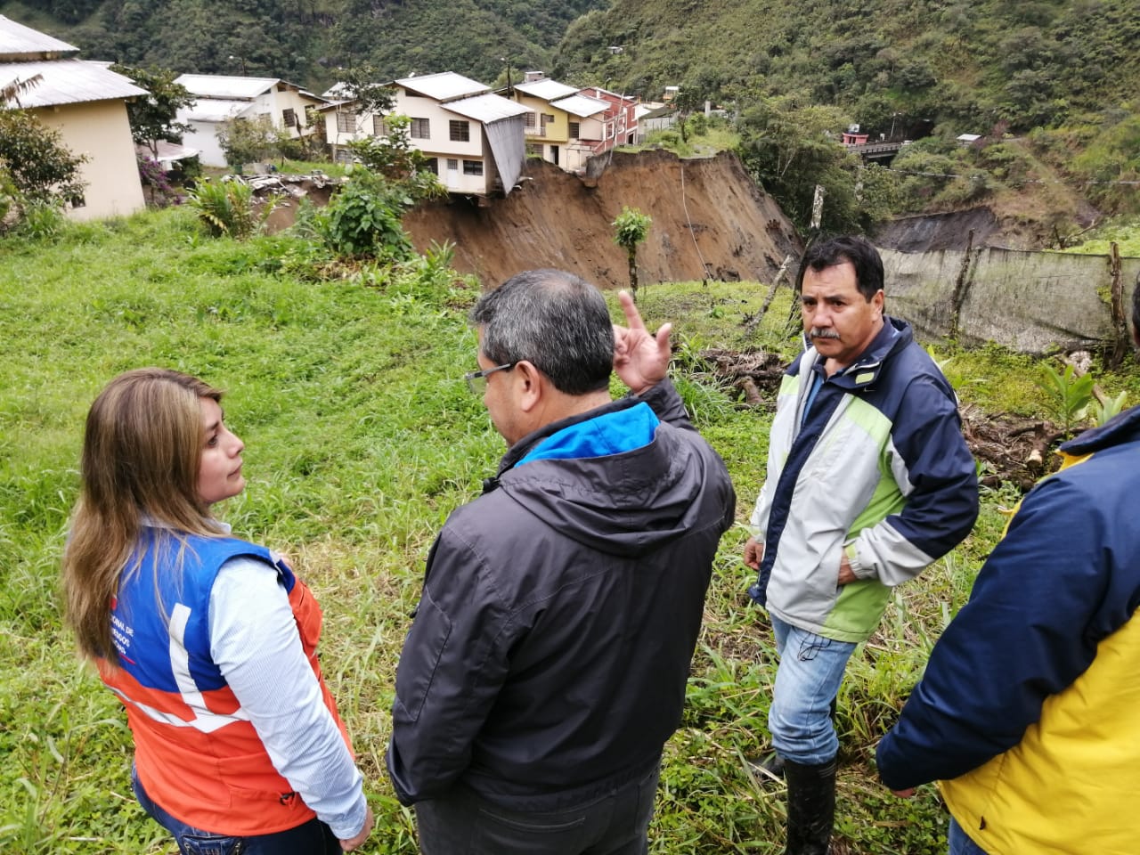 ¡Cuatro casas han colapsado en Baños de Agua Santa!