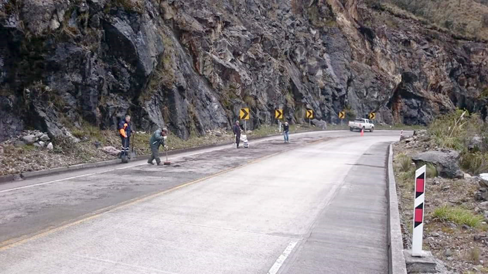 Por seis horas se cierra al tránsito la vía Cuenca-Molleturo-Puerto Inca