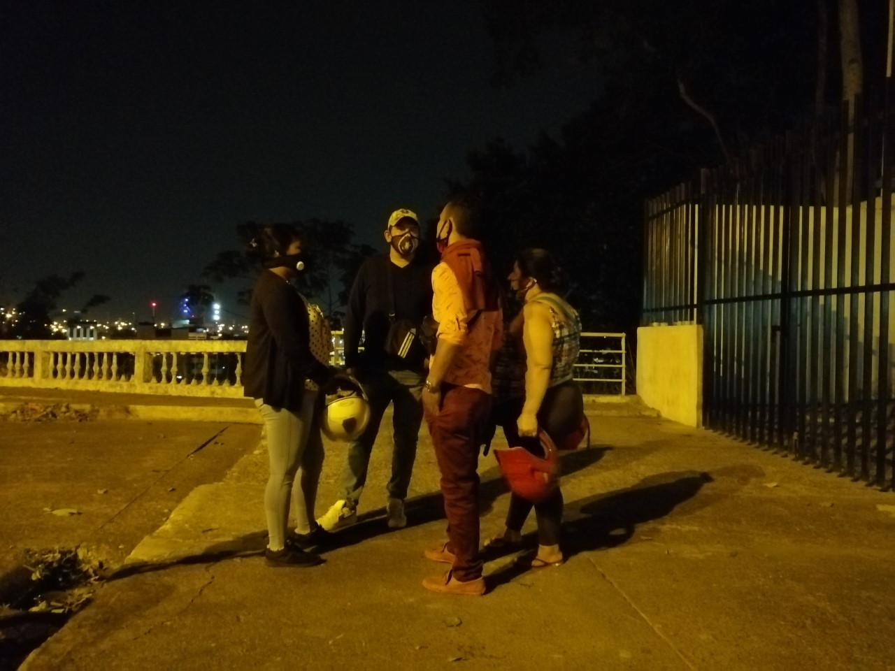 Roce de bus mató a dos motorizados