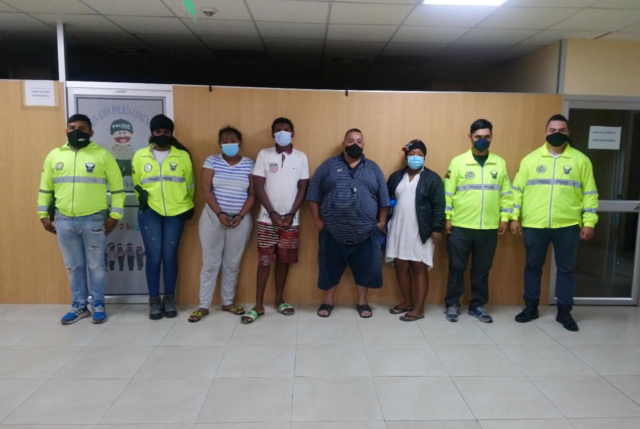 ¡Obligados a pedir dinero y a trabajar!