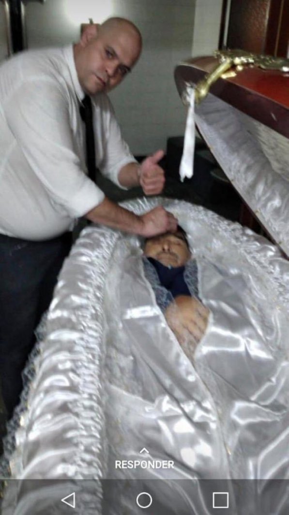 Hombre que se fotografió con el cadáver de Maradona asegura que fue ...