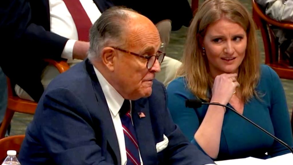 Abogado de Trump se tira un pedo cuando argumentaba el supuesto fraude ...