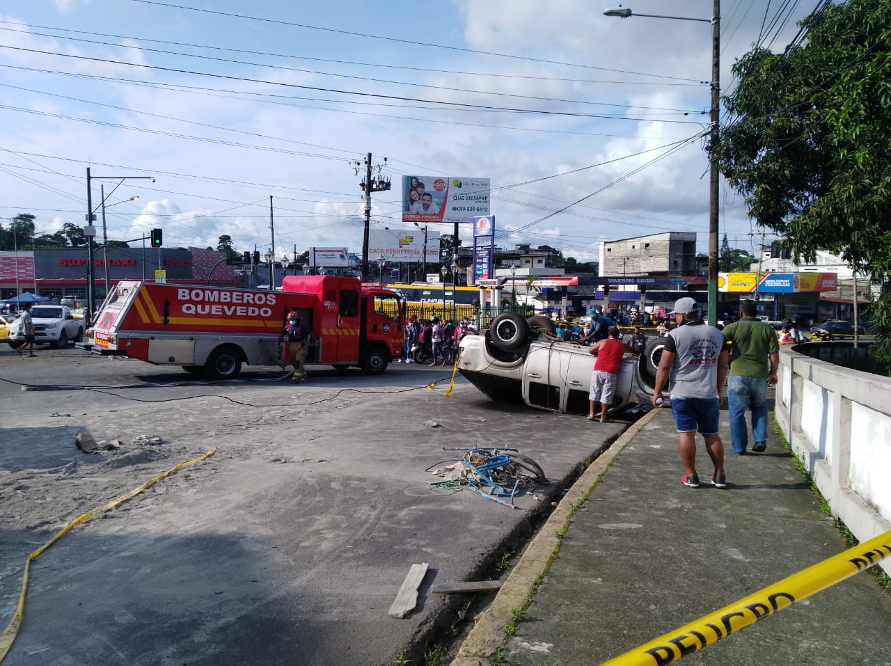 Triciclero fue arrastrado por un bus en Quevedo