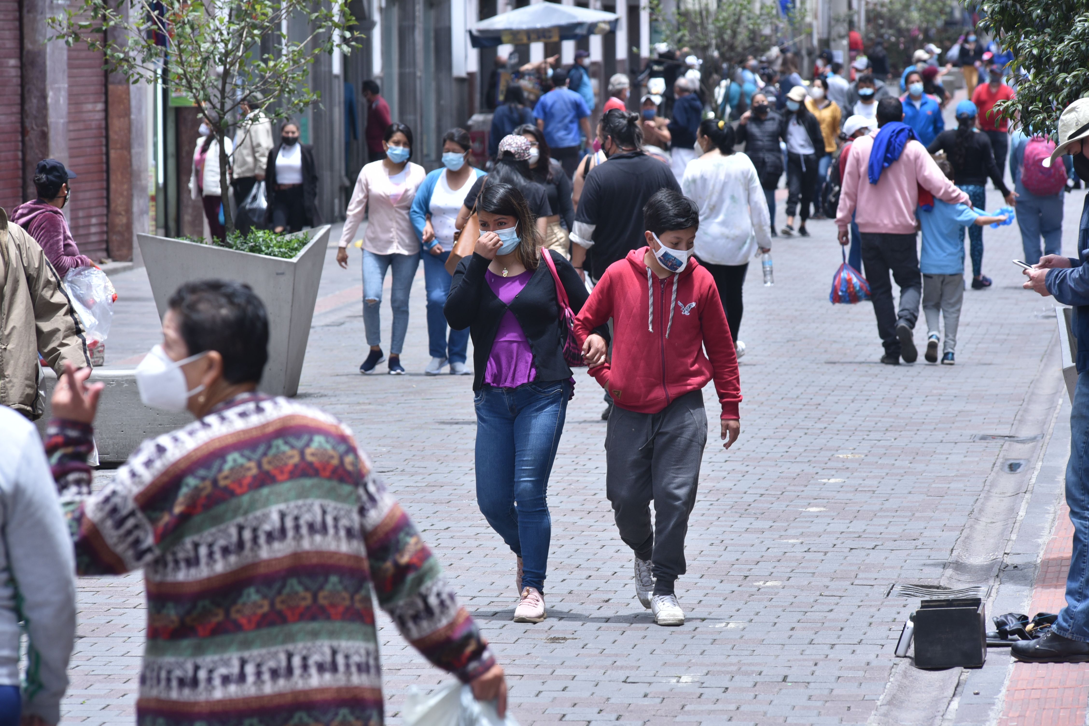 COVID-19: Ecuador suma 885 casos de personas con la enfermedad