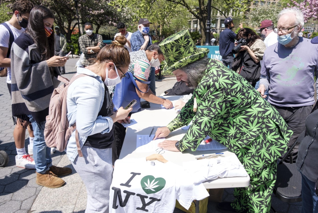 Marihuana gratis para los vacunados de covid-19 en Nueva York