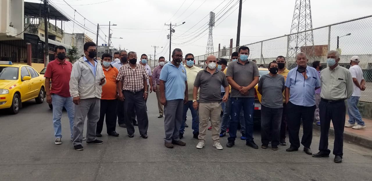 Milagro: Taxistas acusan a transportistas informales de amenazarlos