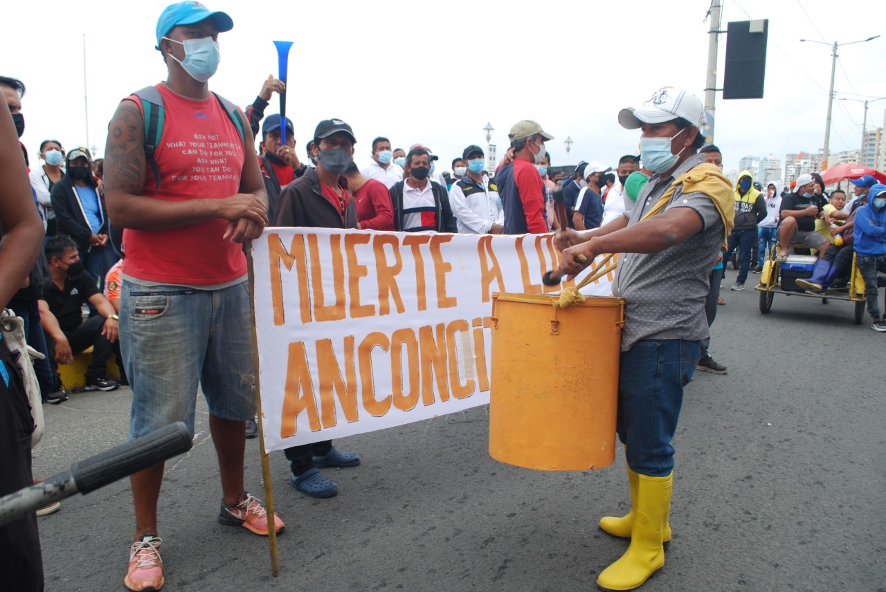 Pescadores de ‘patrullaje’ por el mar