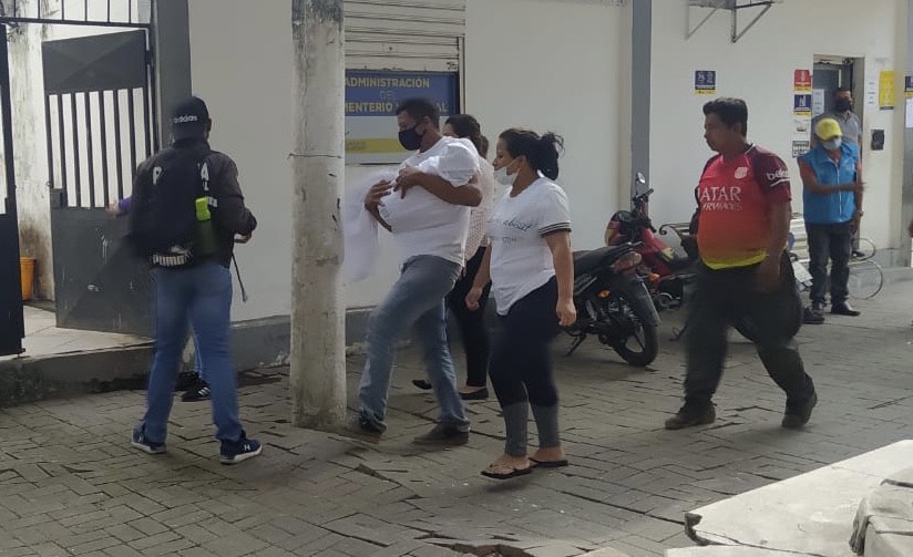 En Babahoyo rescatan el cuerpo de un pequeñín que cayó al río