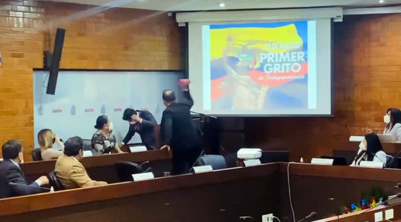 ¡Concejal dejó 'mojadito' a Jorge Yunda!