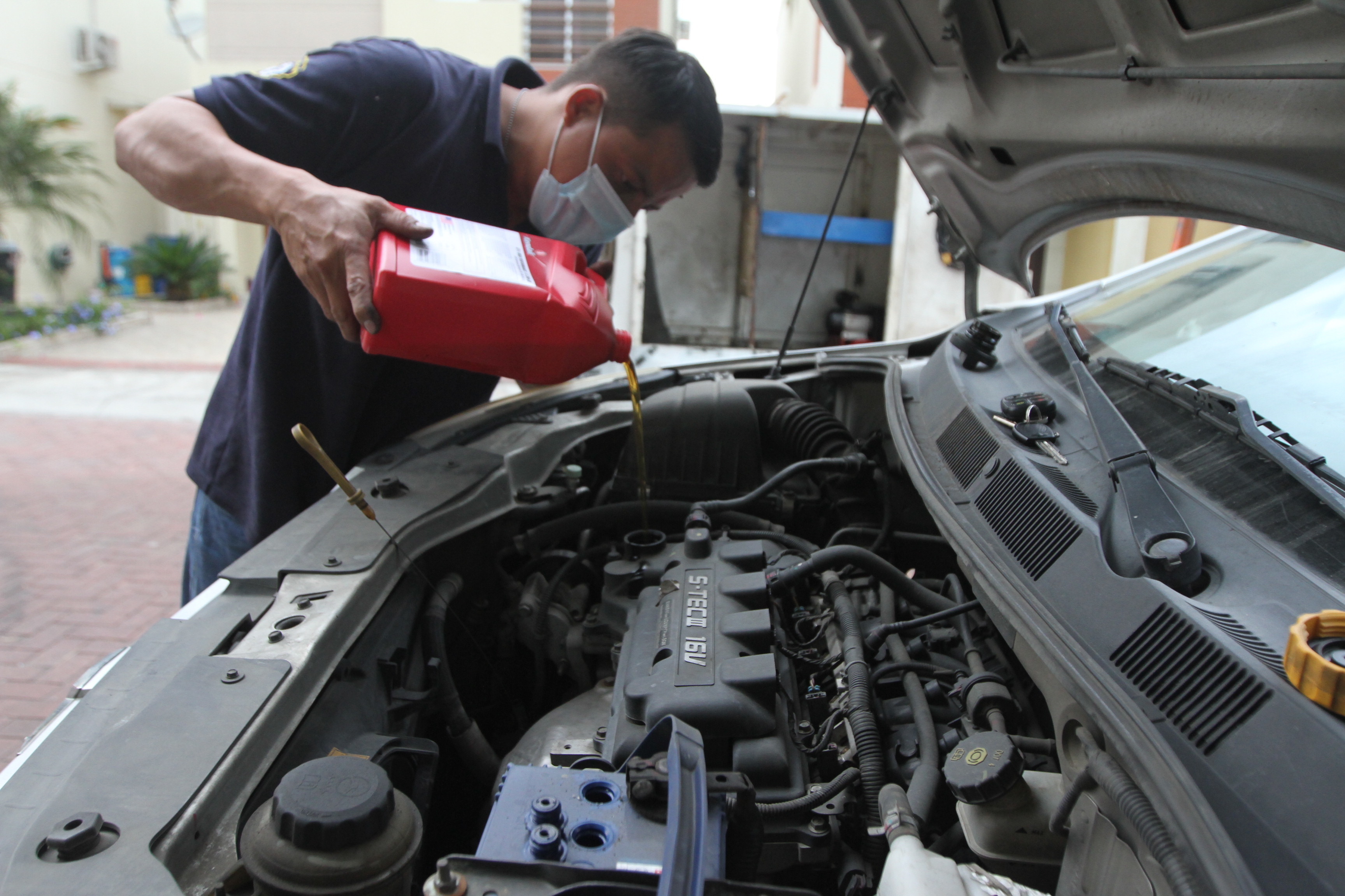 Franklin Tagle, el 'salvador' de los carros botados
