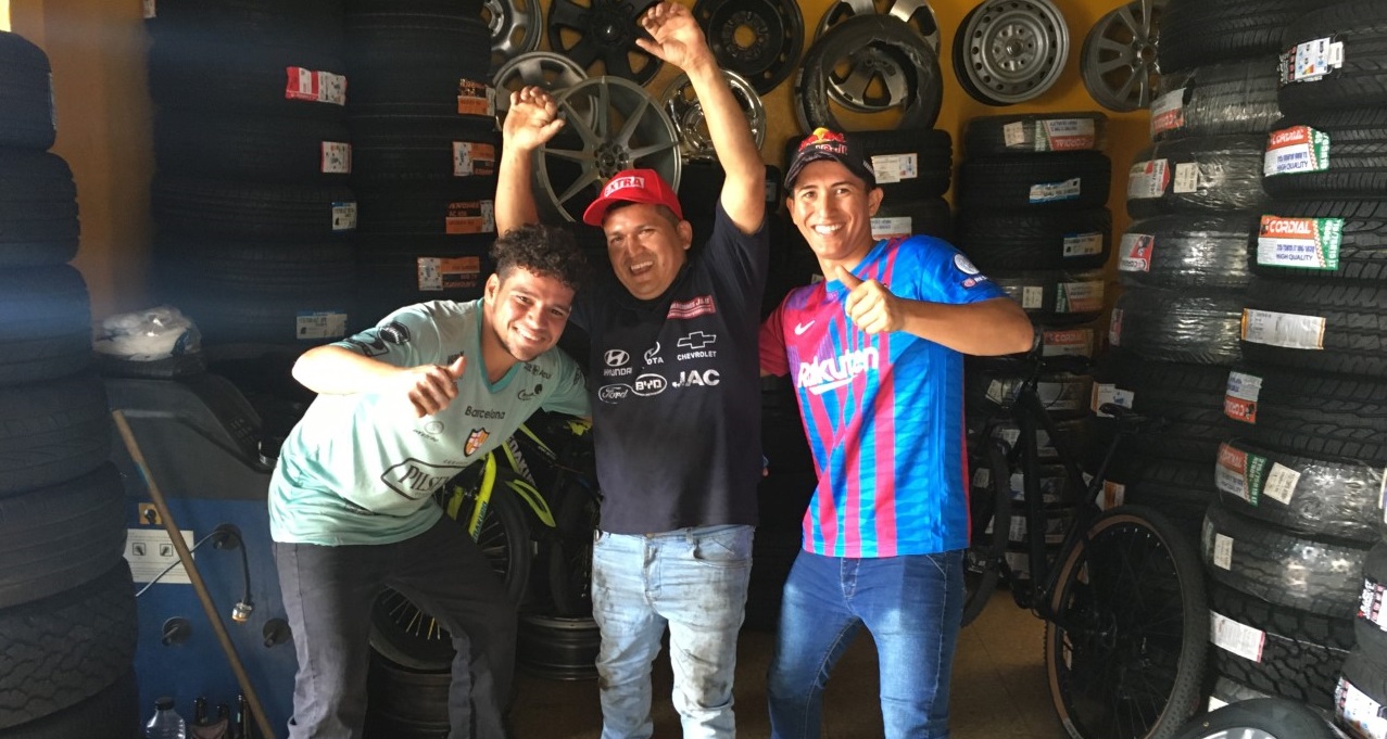 ¡Ganador de EXTRA le regaló 50 dólares al canillita de la suerte!