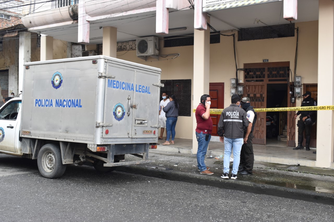 Milagro: Pintor se incendió por descarga eléctrica