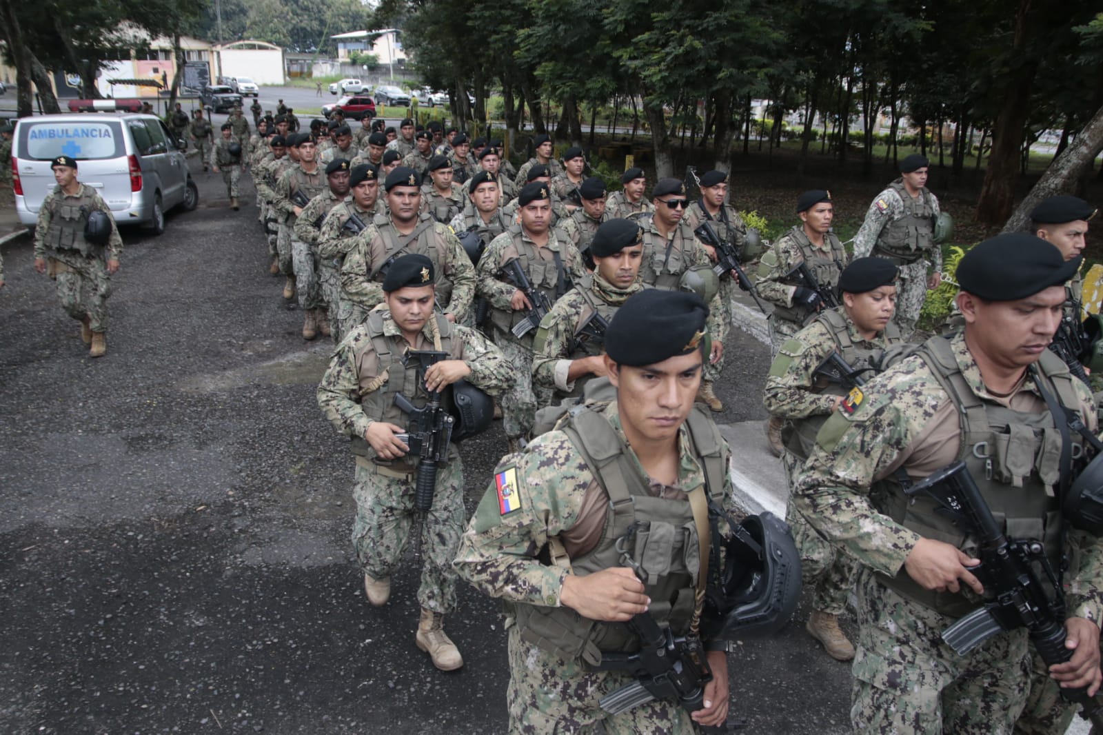 Ministro Lara llama a imponer el poder militar en Esmeraldas para ...
