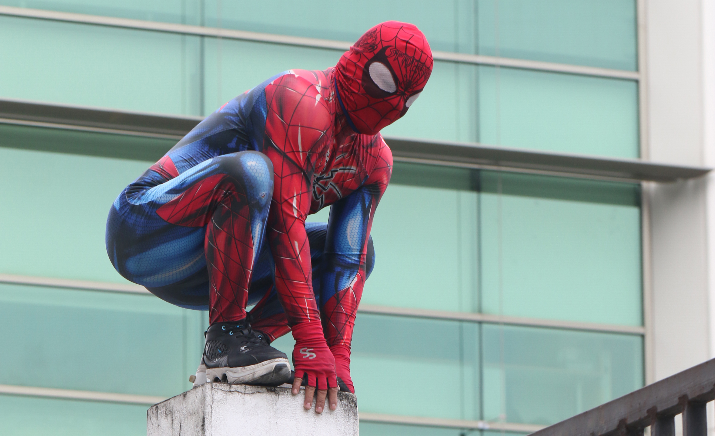 Sensual Spiderman, de bailar en las calles al éxito de las redes y ...