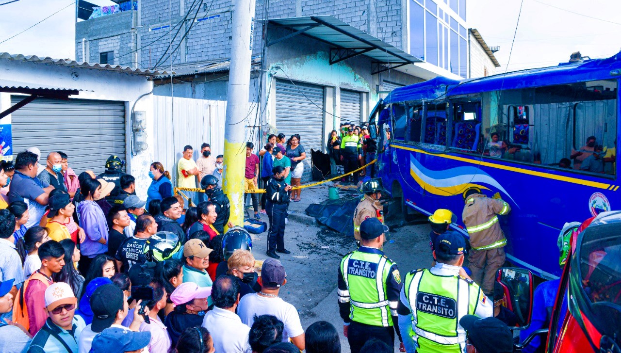 Mujer que murió aplastada por un bus en La Libertad estaba por ...
