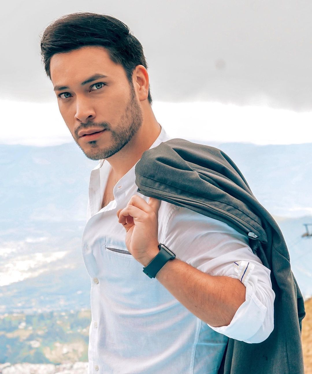 Milo Mae, el cantante quiteño está en las playlists más populares con ...