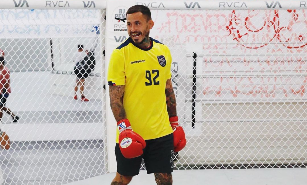 Chito Vera entrena con la camiseta de la Tri y luce el número 92