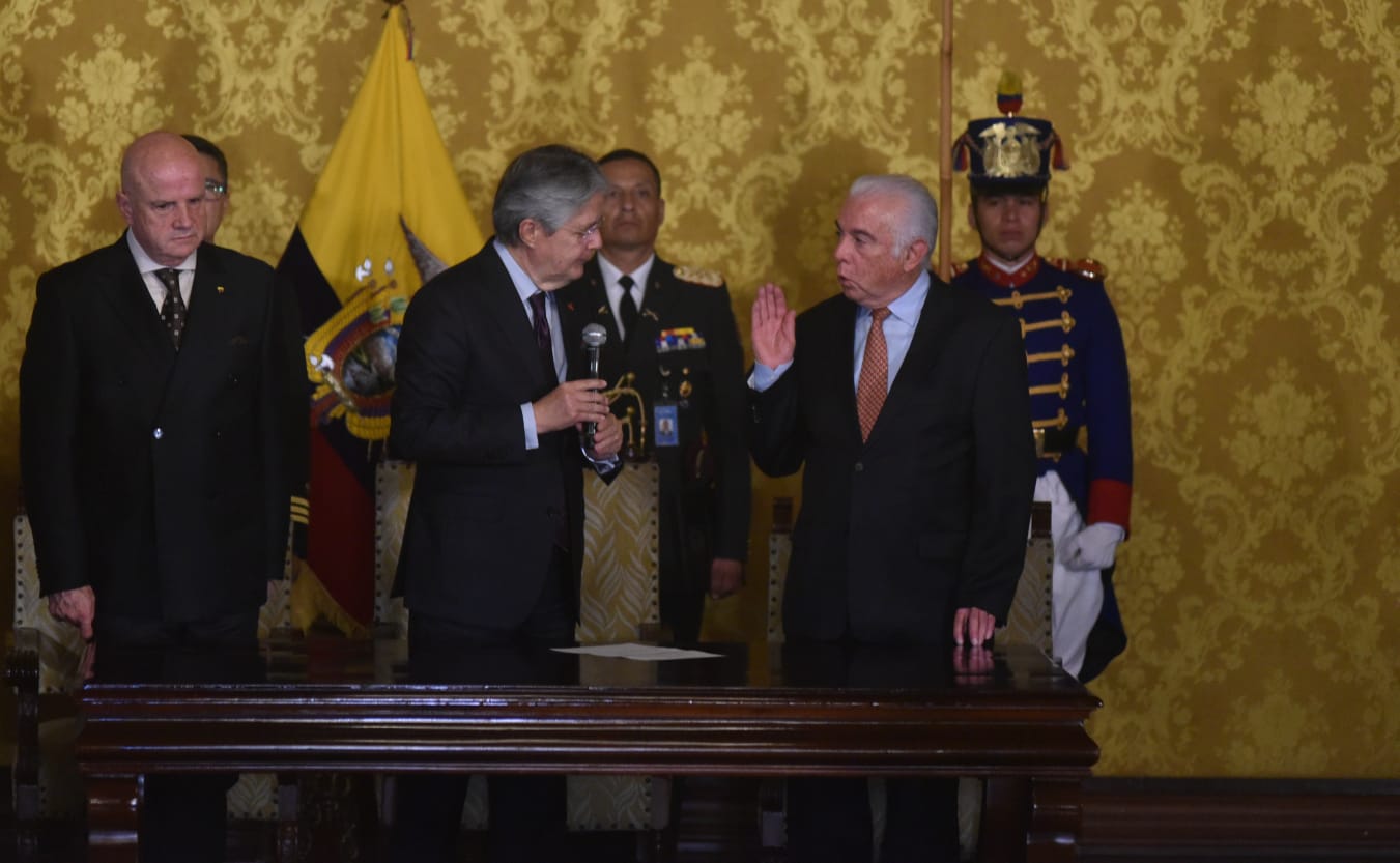 Guillermo Lasso posesionó a Fernando Santos como nuevo ministro de Energía