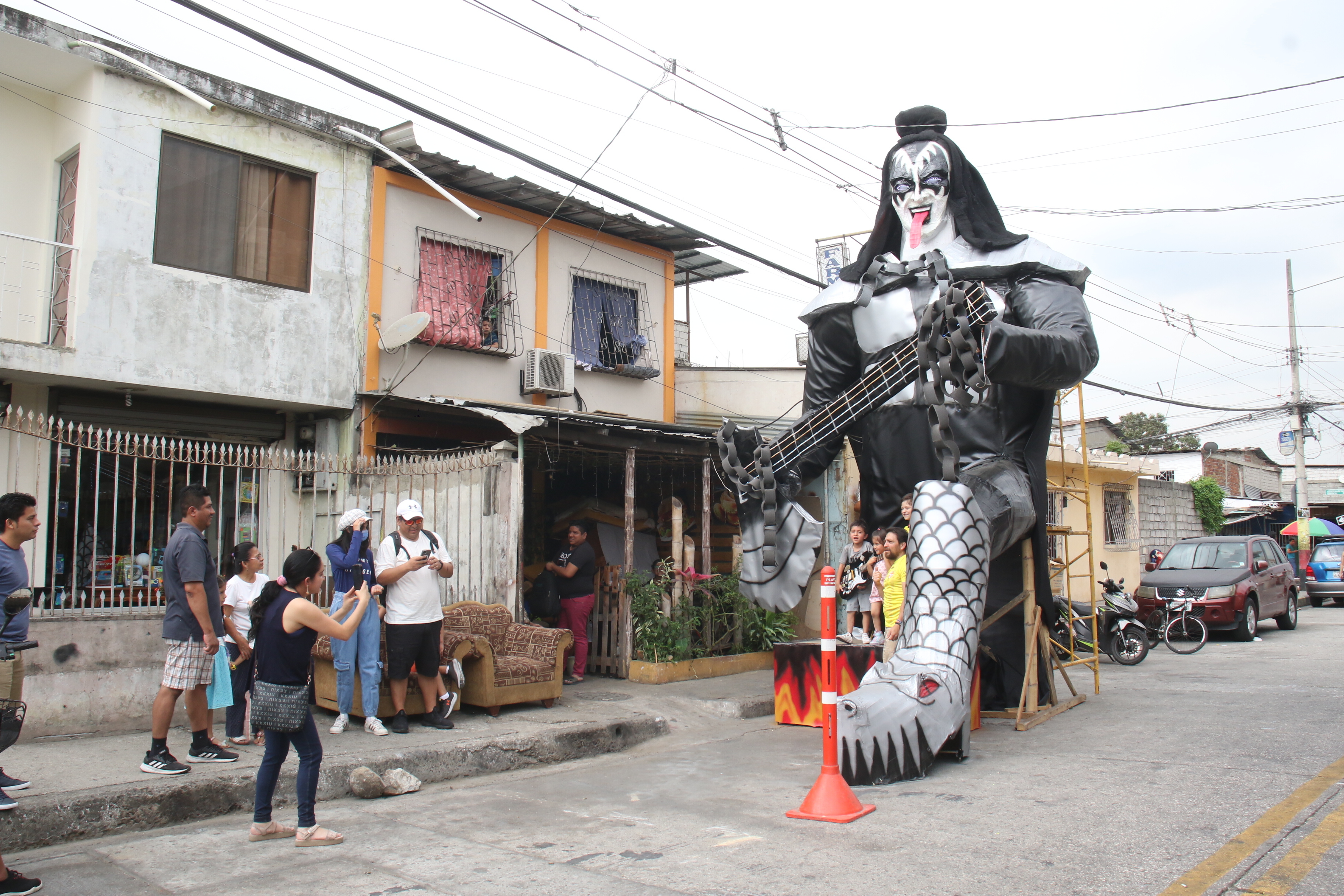 Creadores de monigote de Gene Simmons están felizotes por tuit del músico