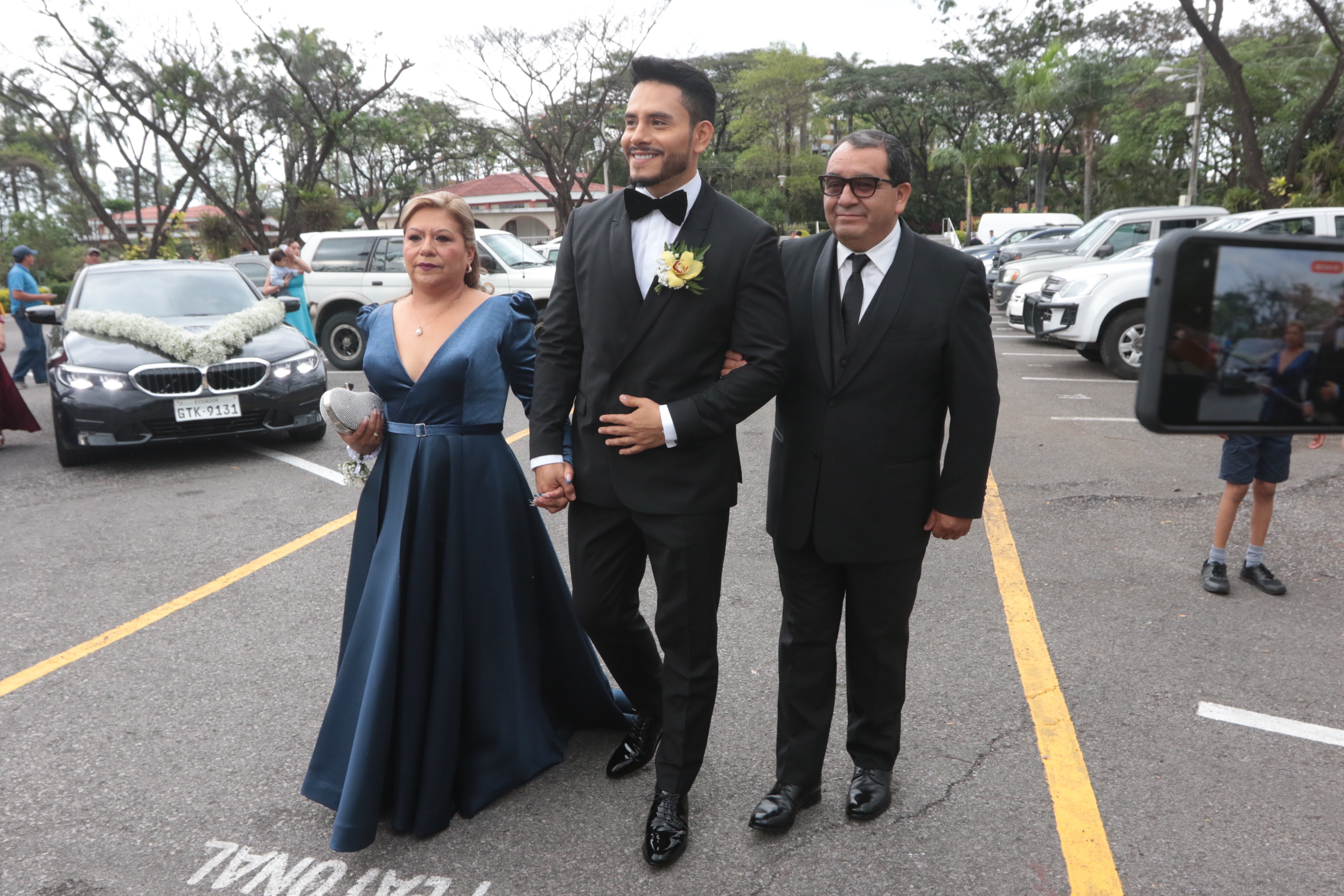 Brillos, glamour y amor en la boda de la cantante Dayanara y el actor ...