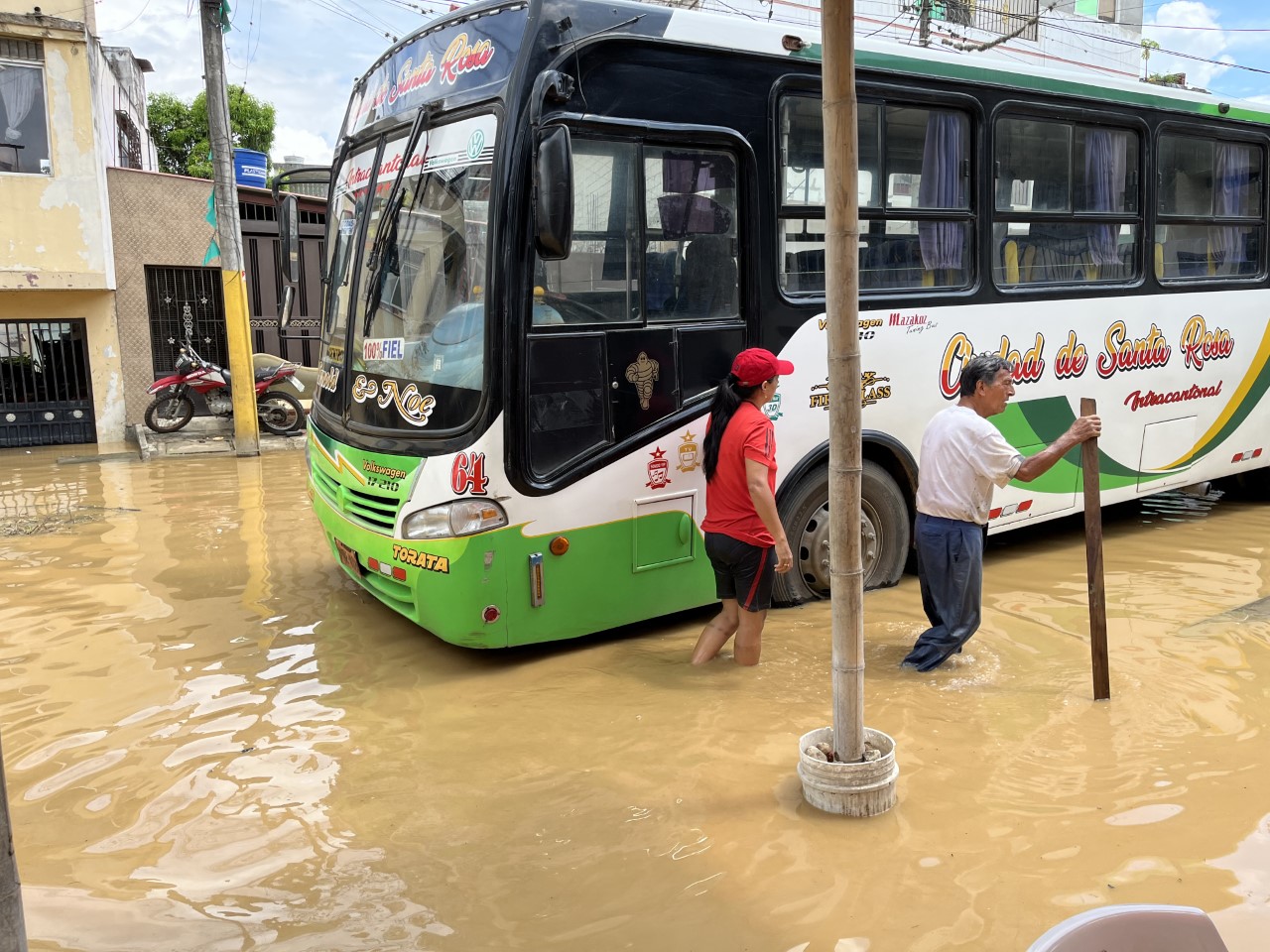 Inundaciones en El Oro: calles de Machala y Santa Rosa quedaron ...