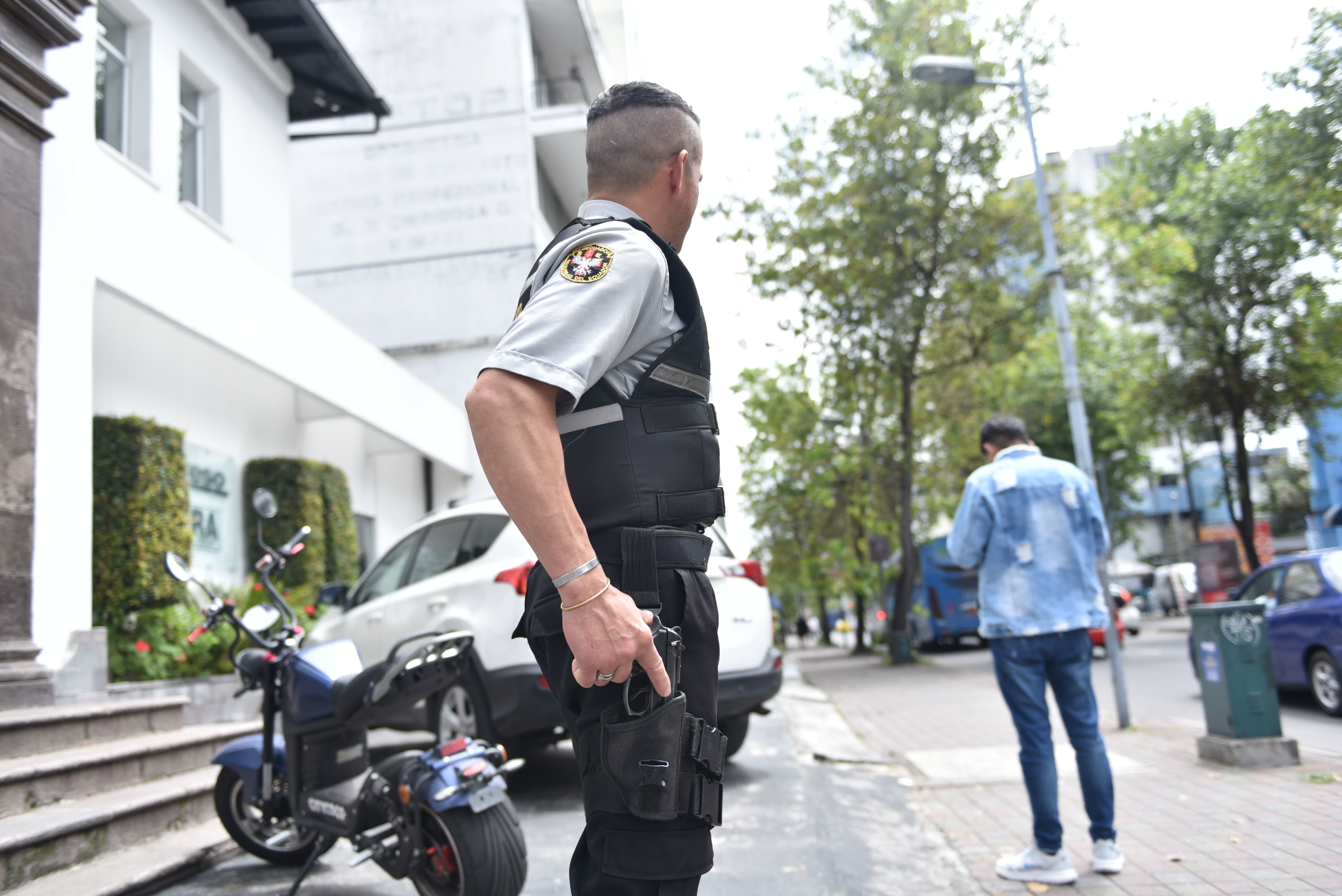 Guardias de seguridad tienen dudas a la hora de dar bala