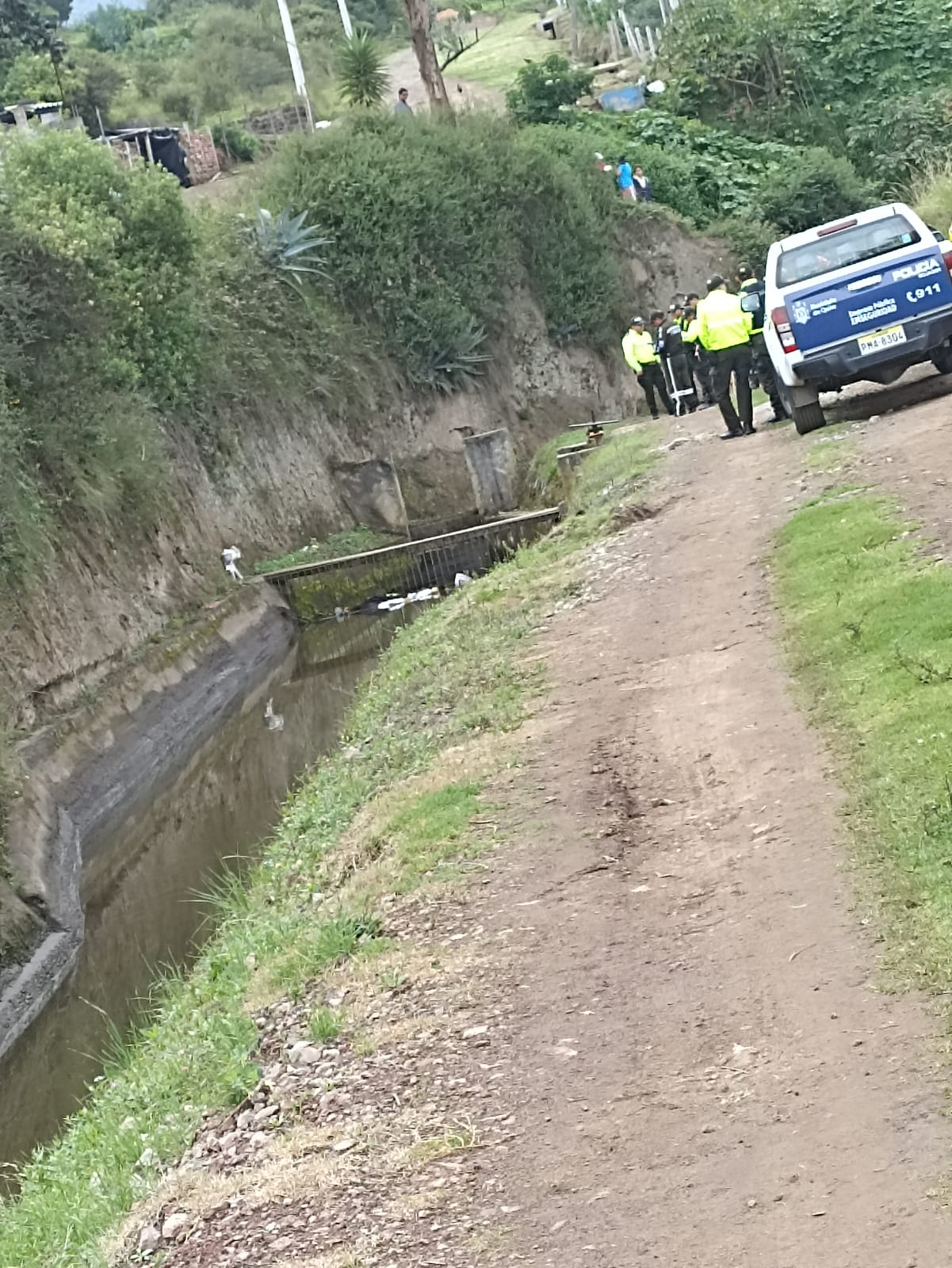 Quito: Hombre fue hallado muerto en canal de riego