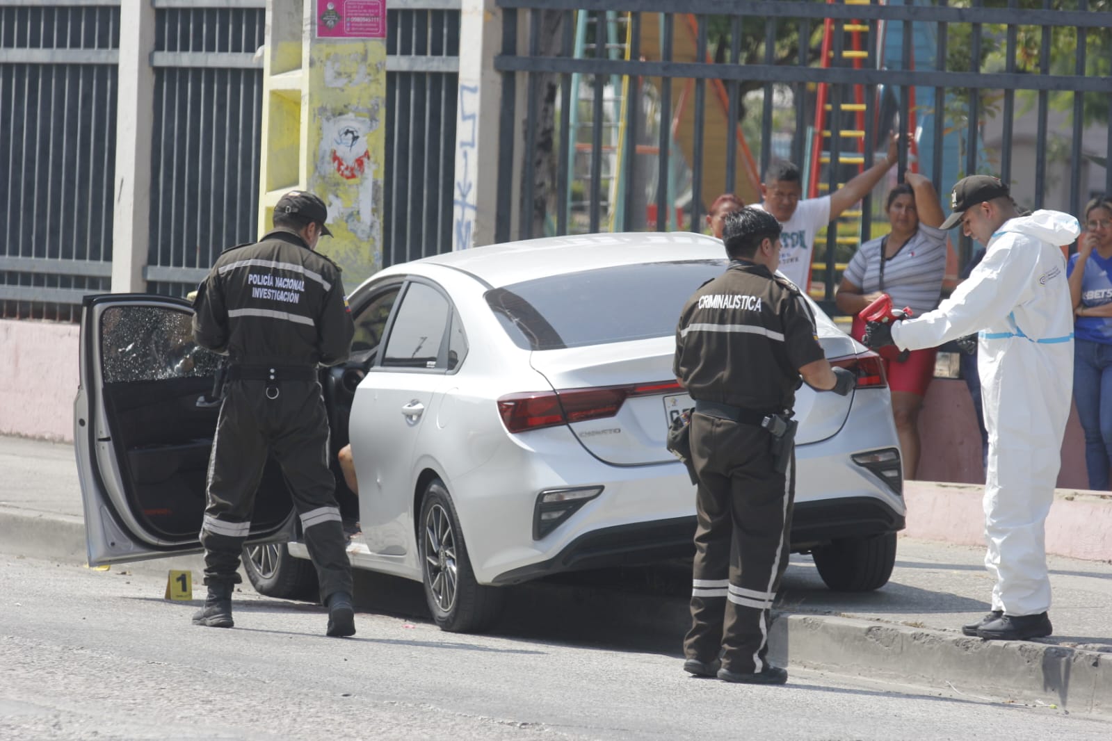 Guayaquil: Hombre baleado junto a un parque en el Guasmo registra ...