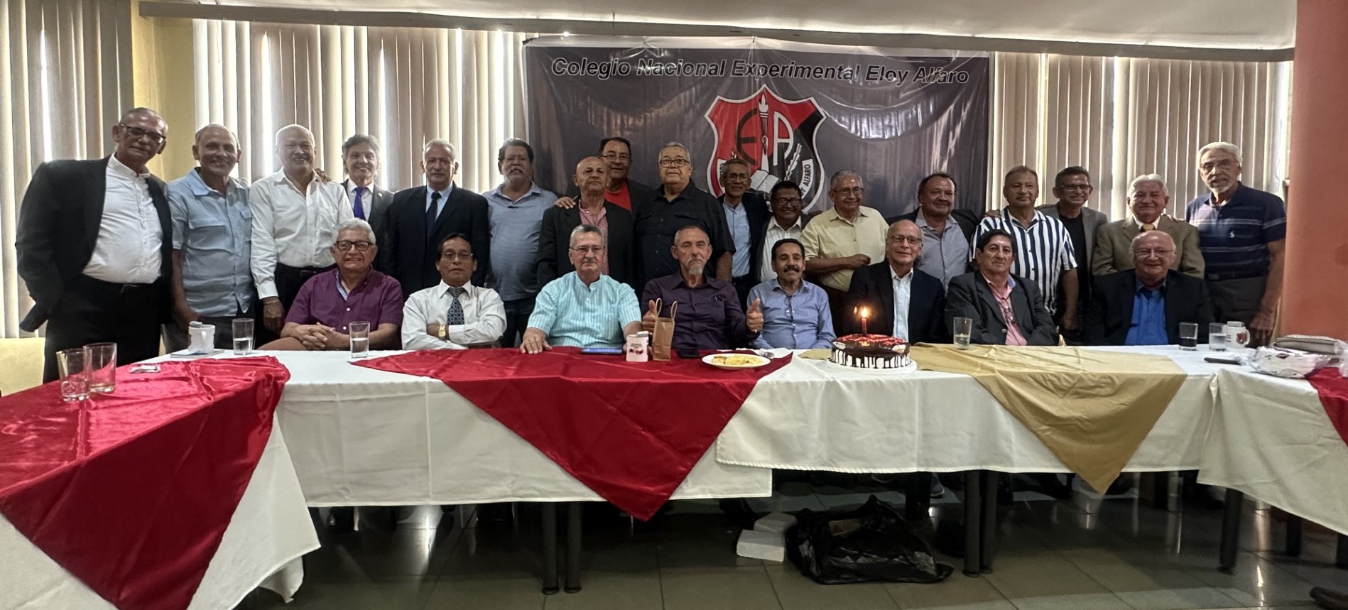 Esto es amistad: Exalumnos del Eloy Alfaro de Guayaquil se reunieron 49 ...