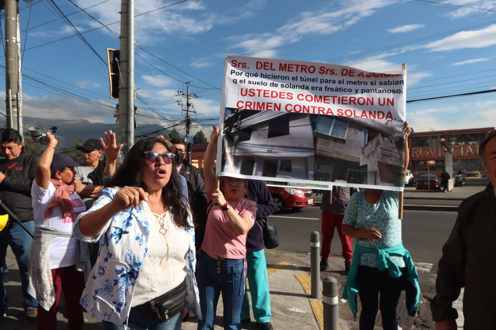 Metro de Quito: La razón por la que un gallo es su símbolo oficial