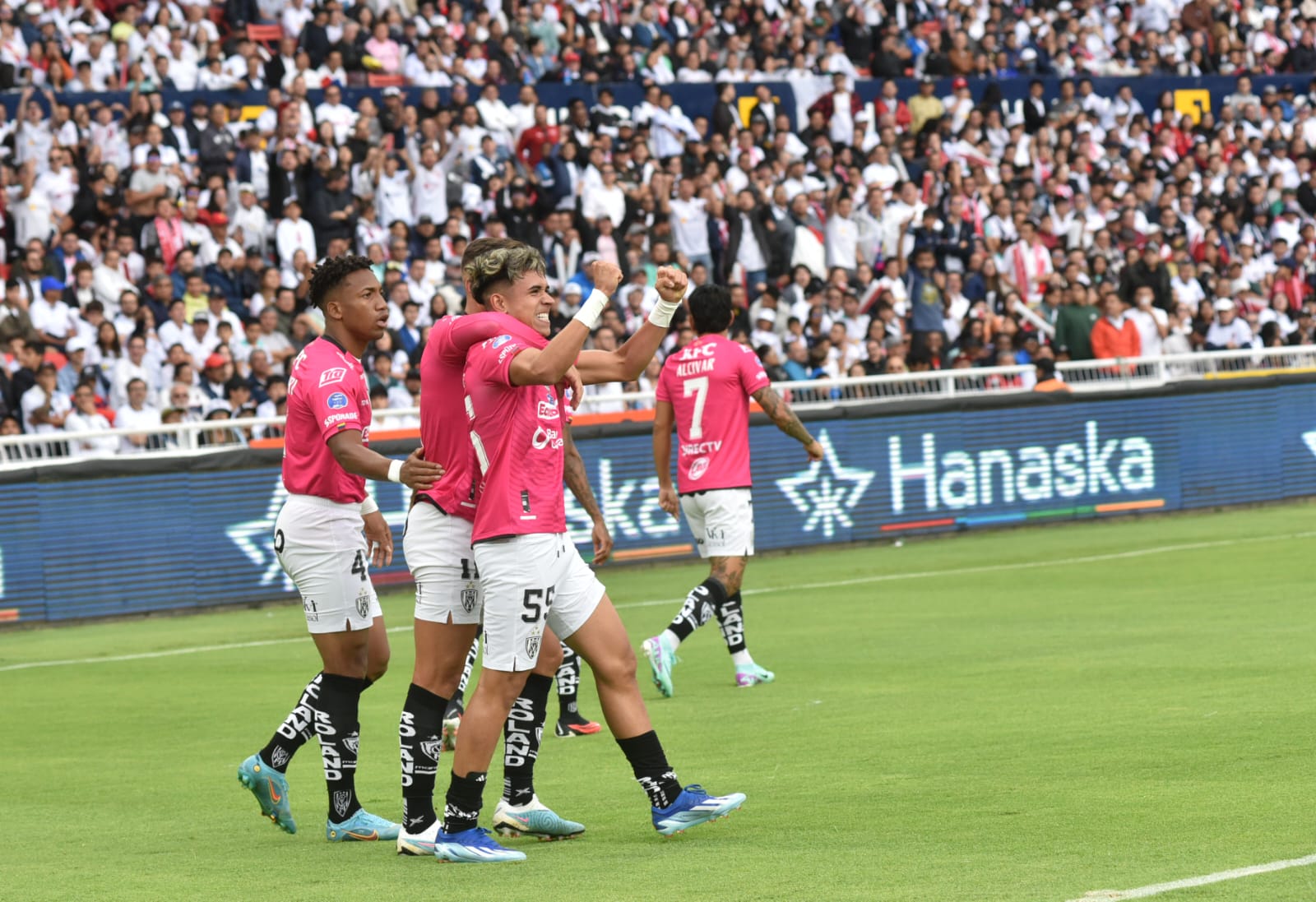 Kendry Páez: se convirtió en el jugador más joven en marcar un gol en ...