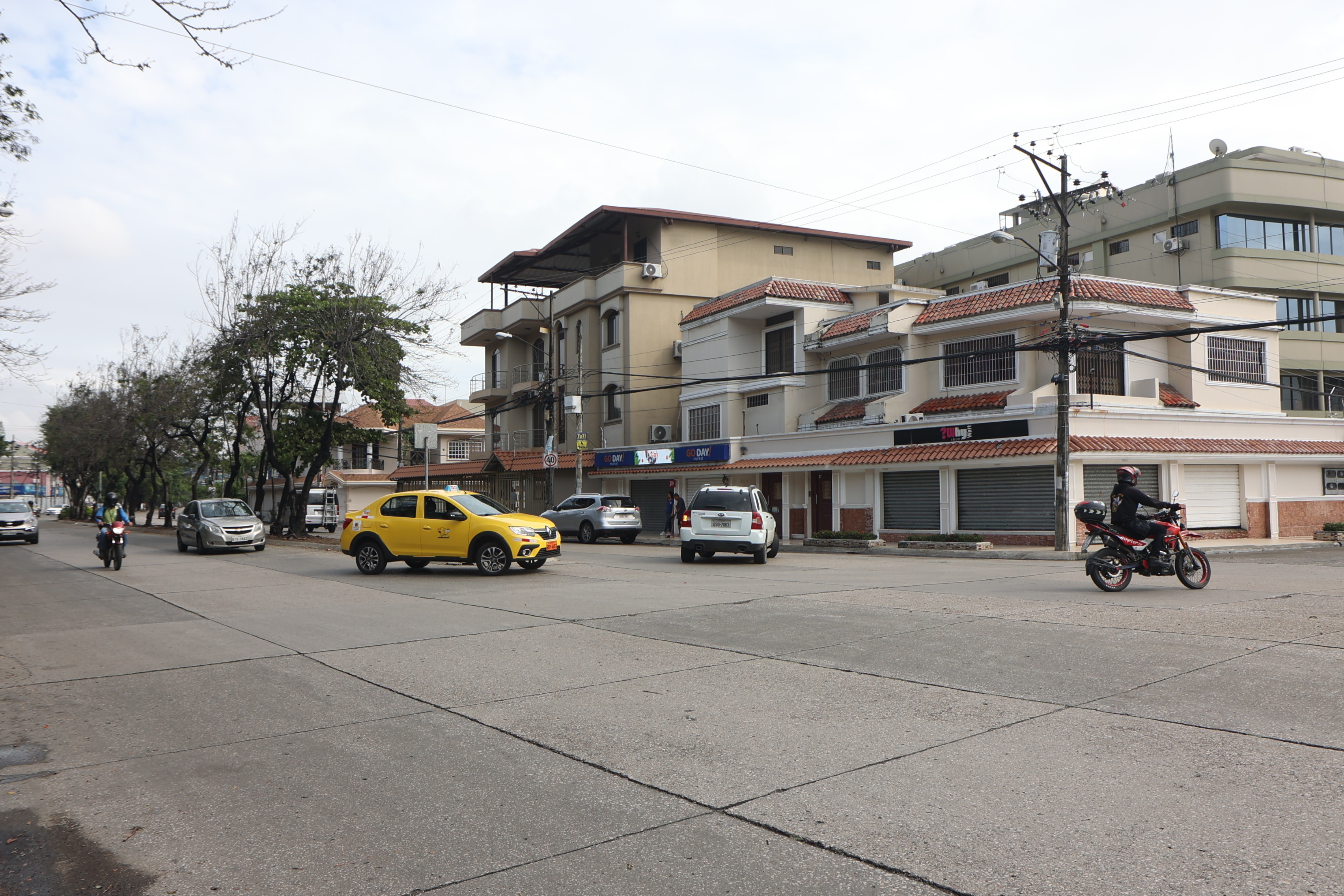 Un agente de tránsito ciudadano y un vendedor de jugo de coco: héroes ...