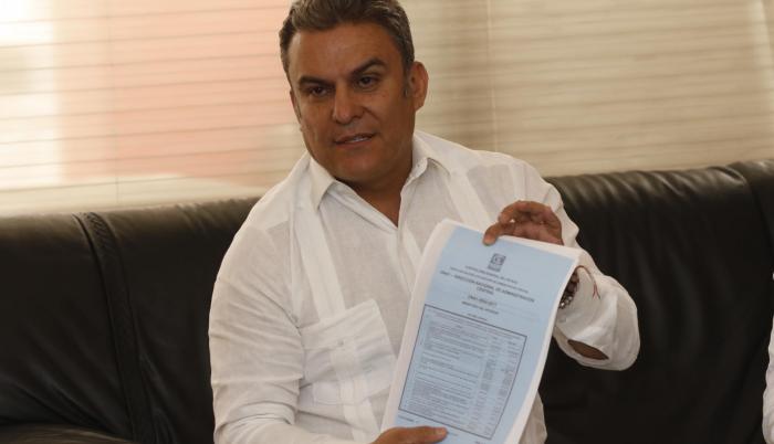 El pedido del exministro y precandidato presidencial José Serrano al ...