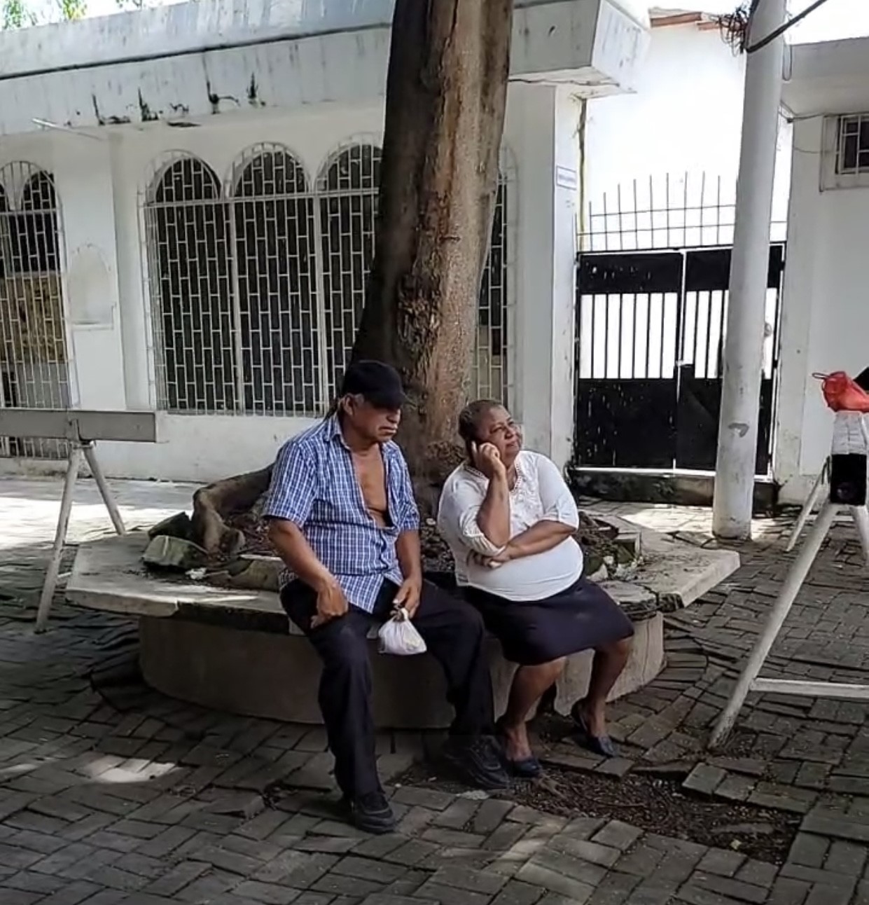 Los Ríos: Mujer caminaba por la calle y le propinaron varios disparos