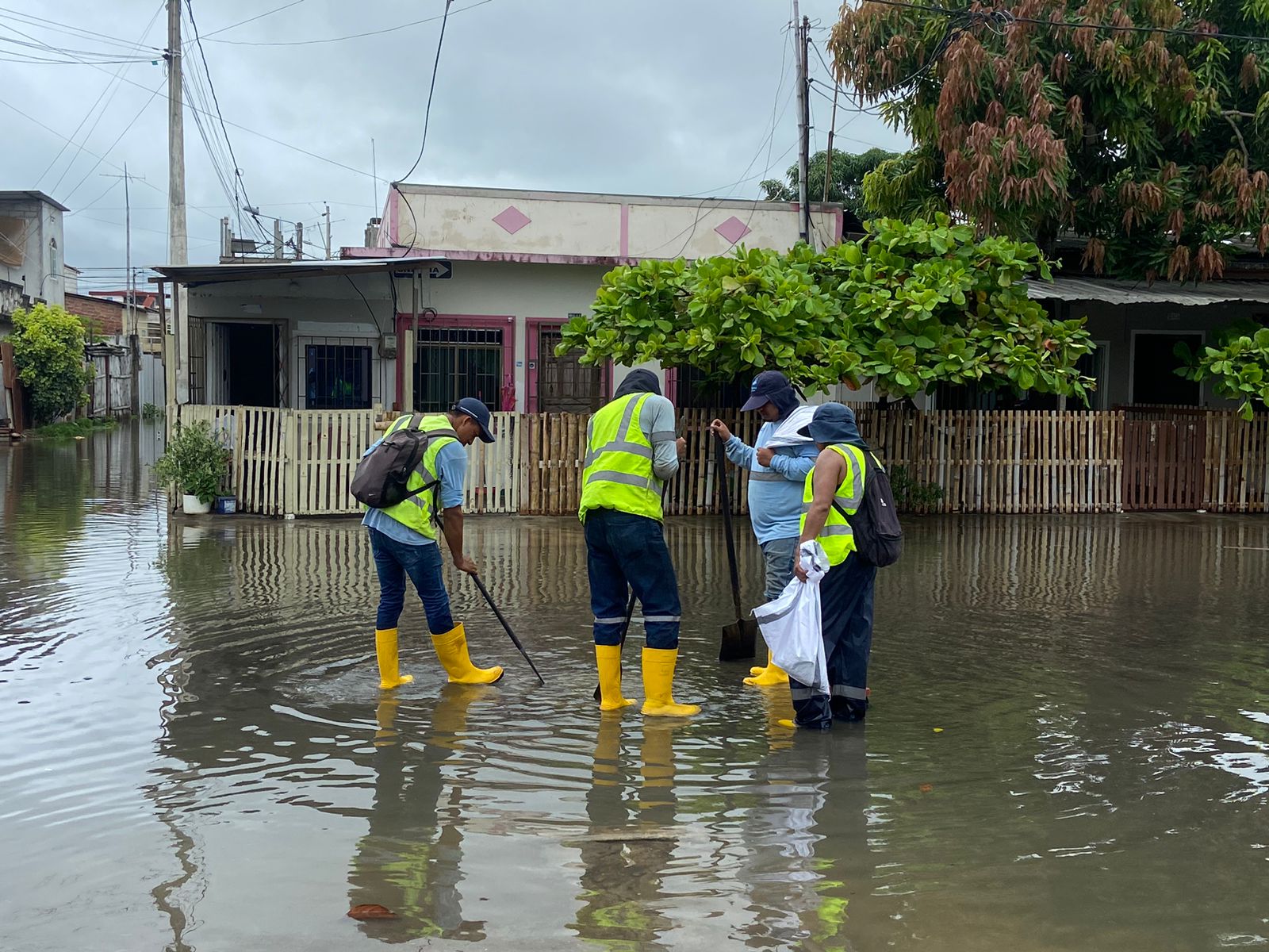Lluvias afectan los barrios periféricos de Machala