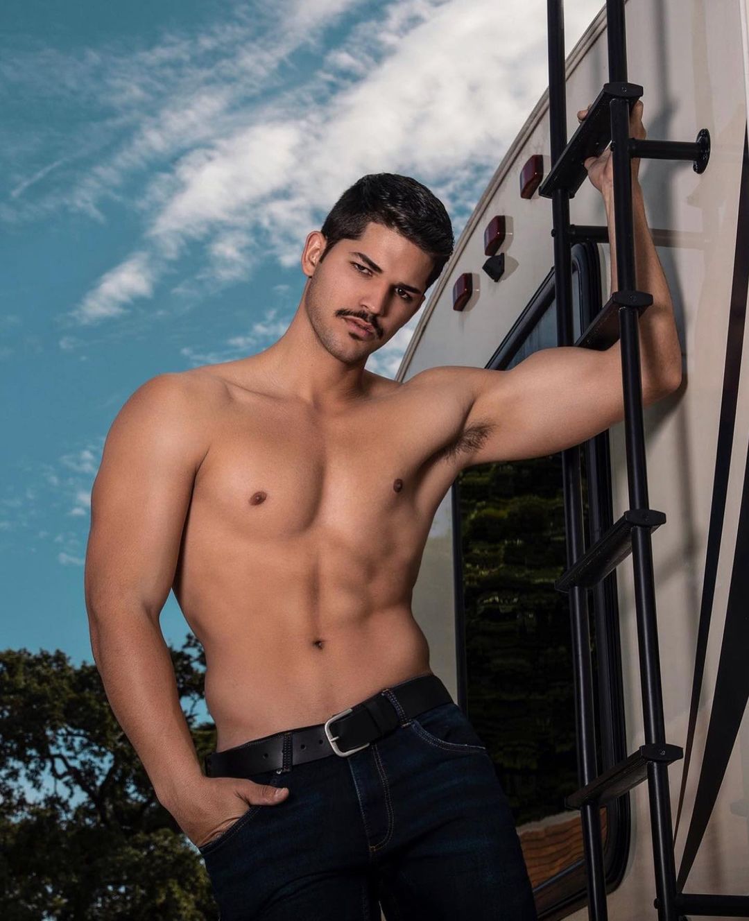 Renier Izquierdo dice que no se prostituía: ¿Le mintió en la entrevista ...