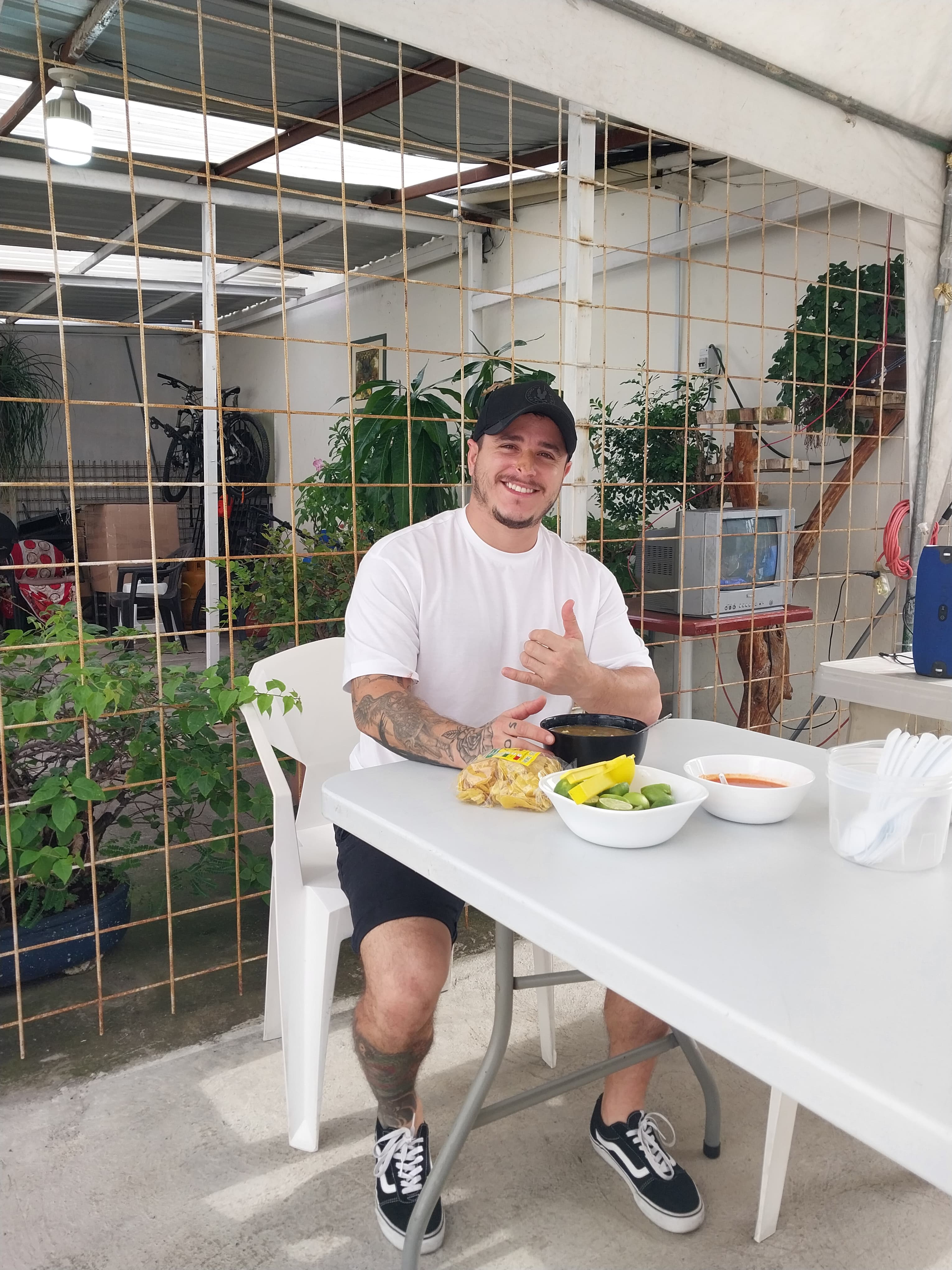 Mario Vélez: Del reality show a vender encebollado