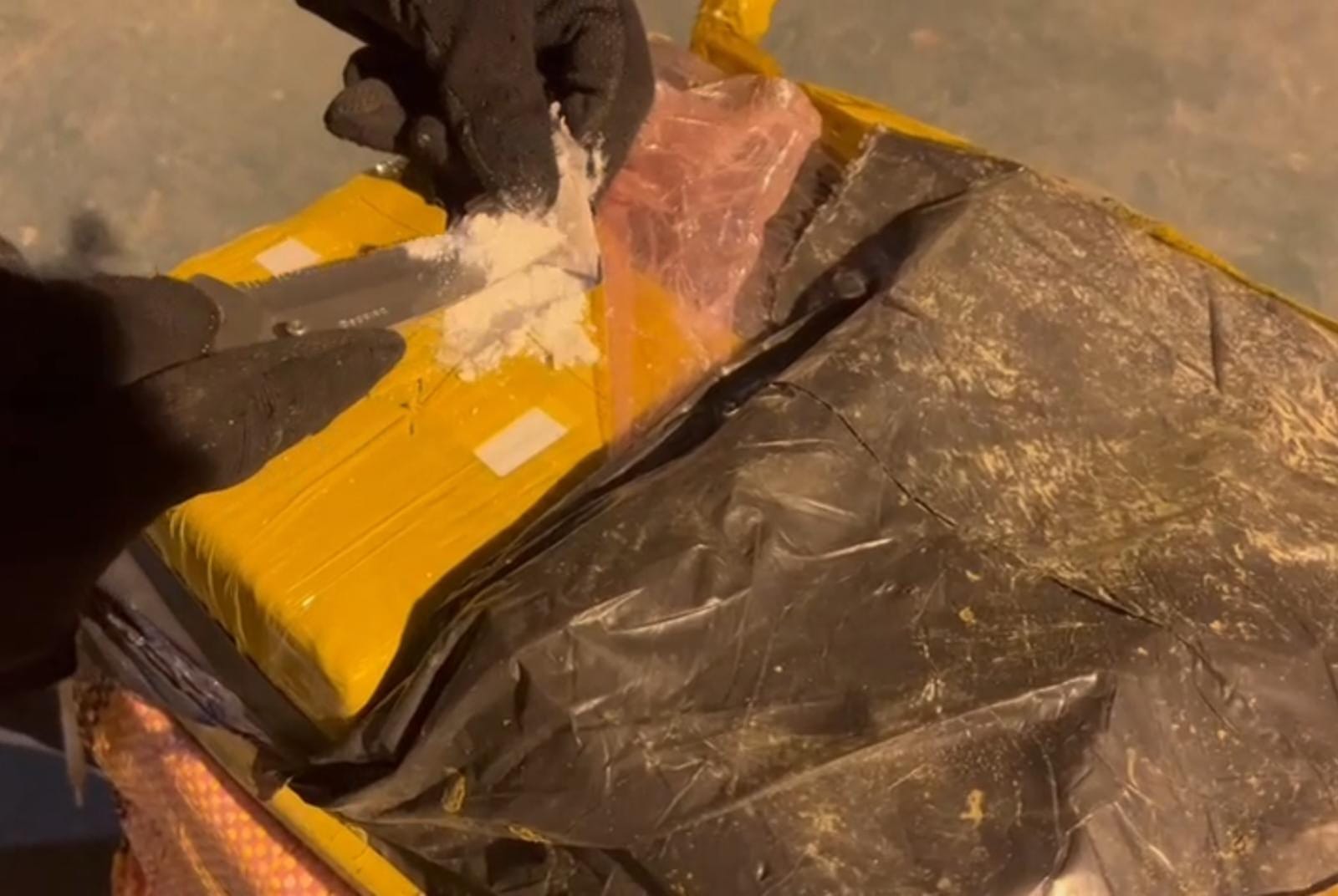 Policía de Esmeraldas incauta 300 kilos de cocaína en operativo nocturno