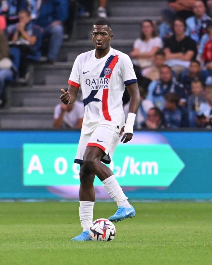 Willian Pacho en PSG | ¿Cómo le fue en su primer partido oficial en ...