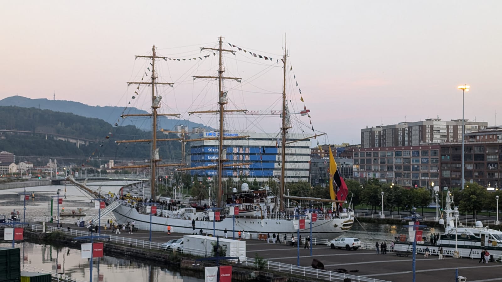 Buque Guayas regresa a España: despierta orgullo en Bilbao