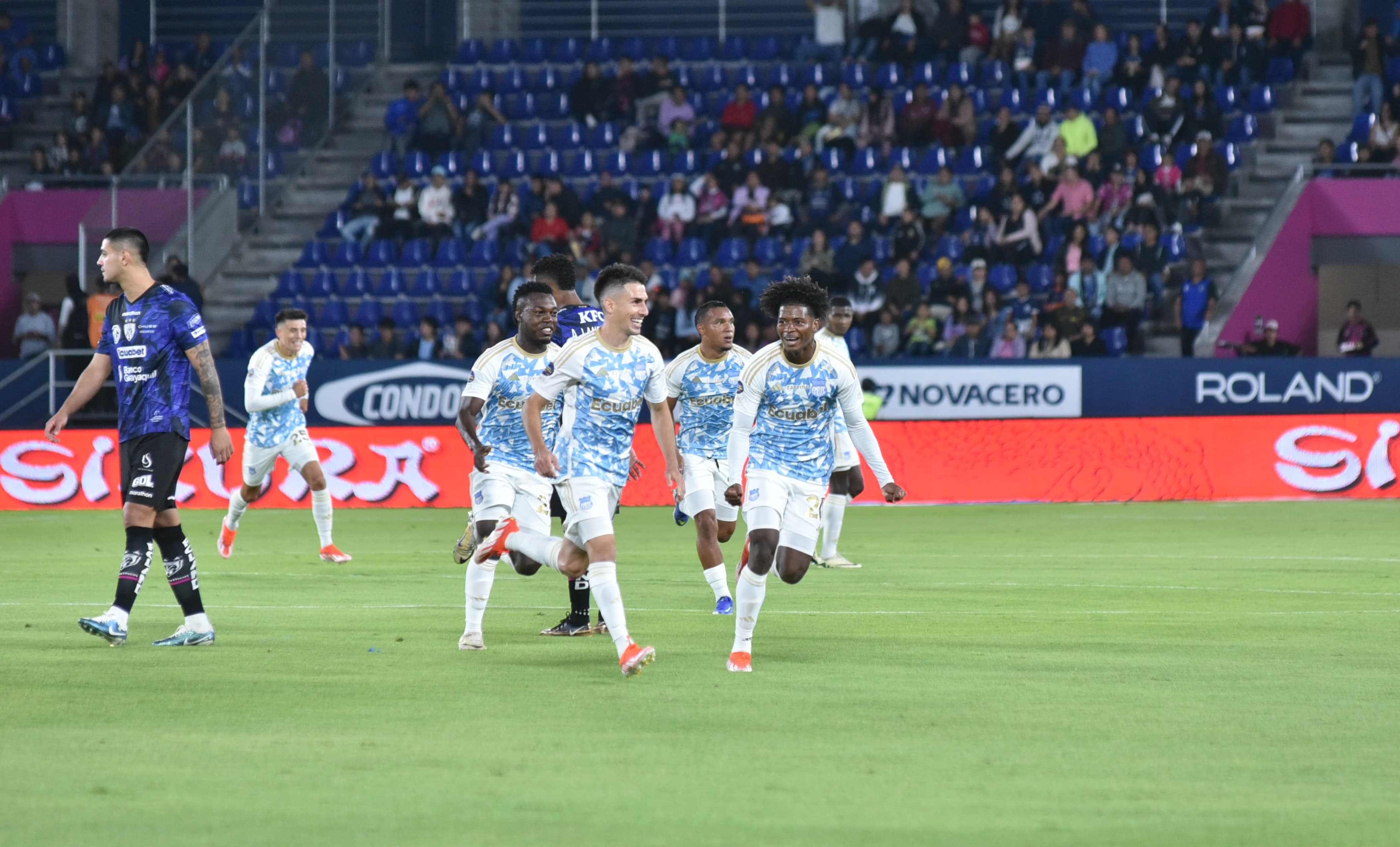 Emelec: ¿Por qué saldrían Facundo Castelli y Juan Ruiz del equipo? Emelec: ¿Por qué saldrían Facundo Castelli y Juan Ruiz del equipo?