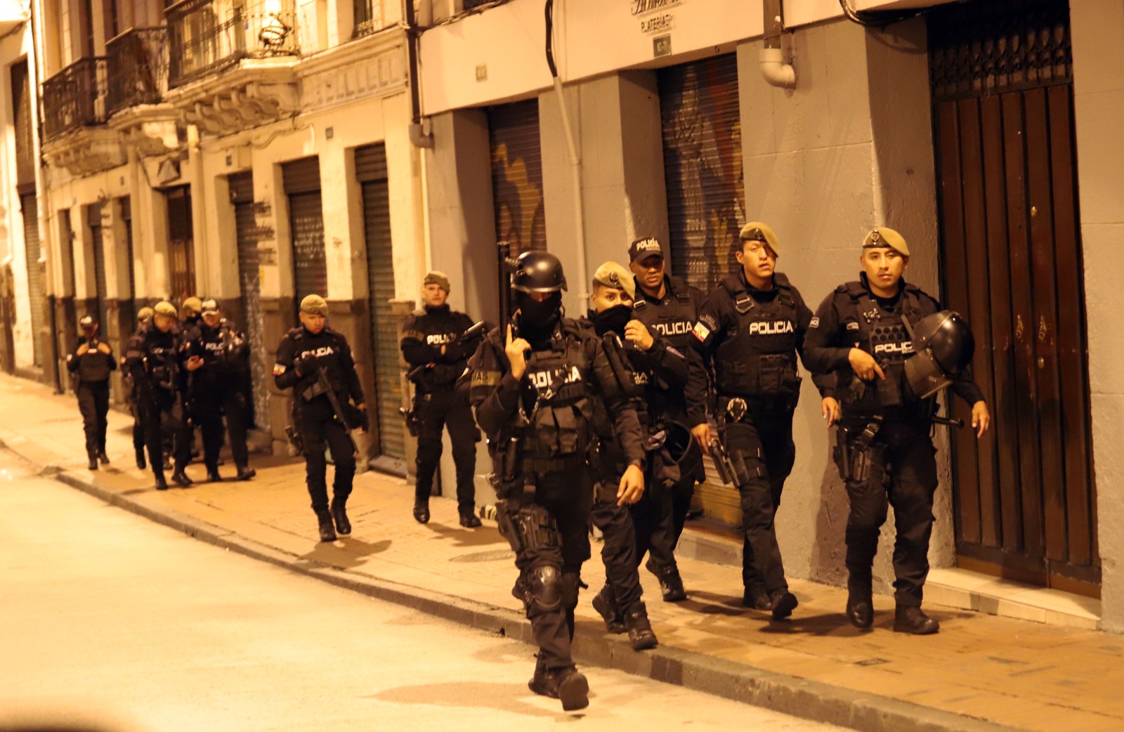 Noboa declara estado de excepción en seis provincias y toque de queda ...