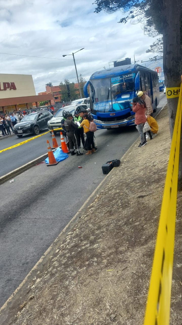 Accidente de tránsito: Así fue como un conductor de bus en Quito se ...