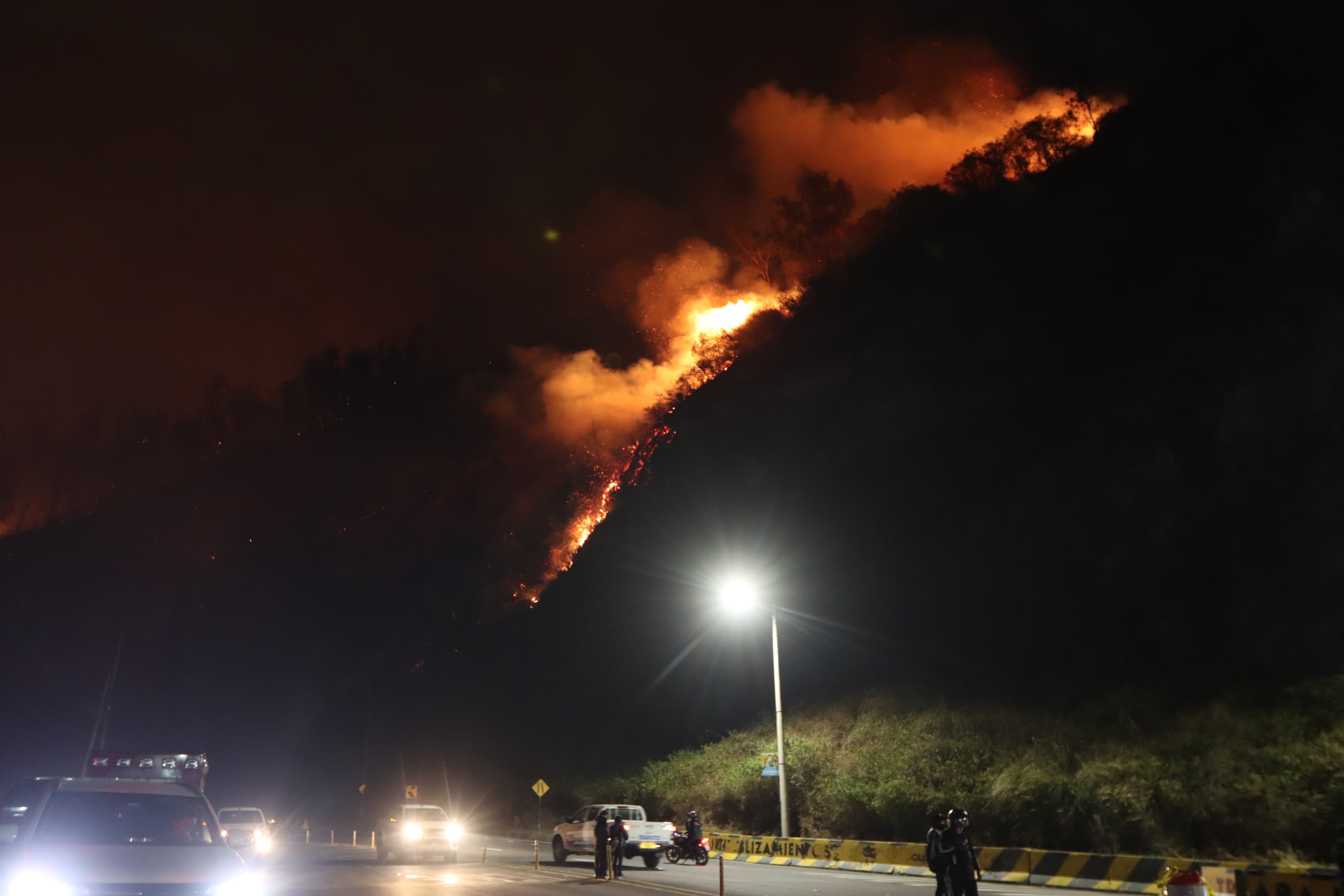Incendios en Quito: Gobierno ofrece recompensa para dar con los pirómanos