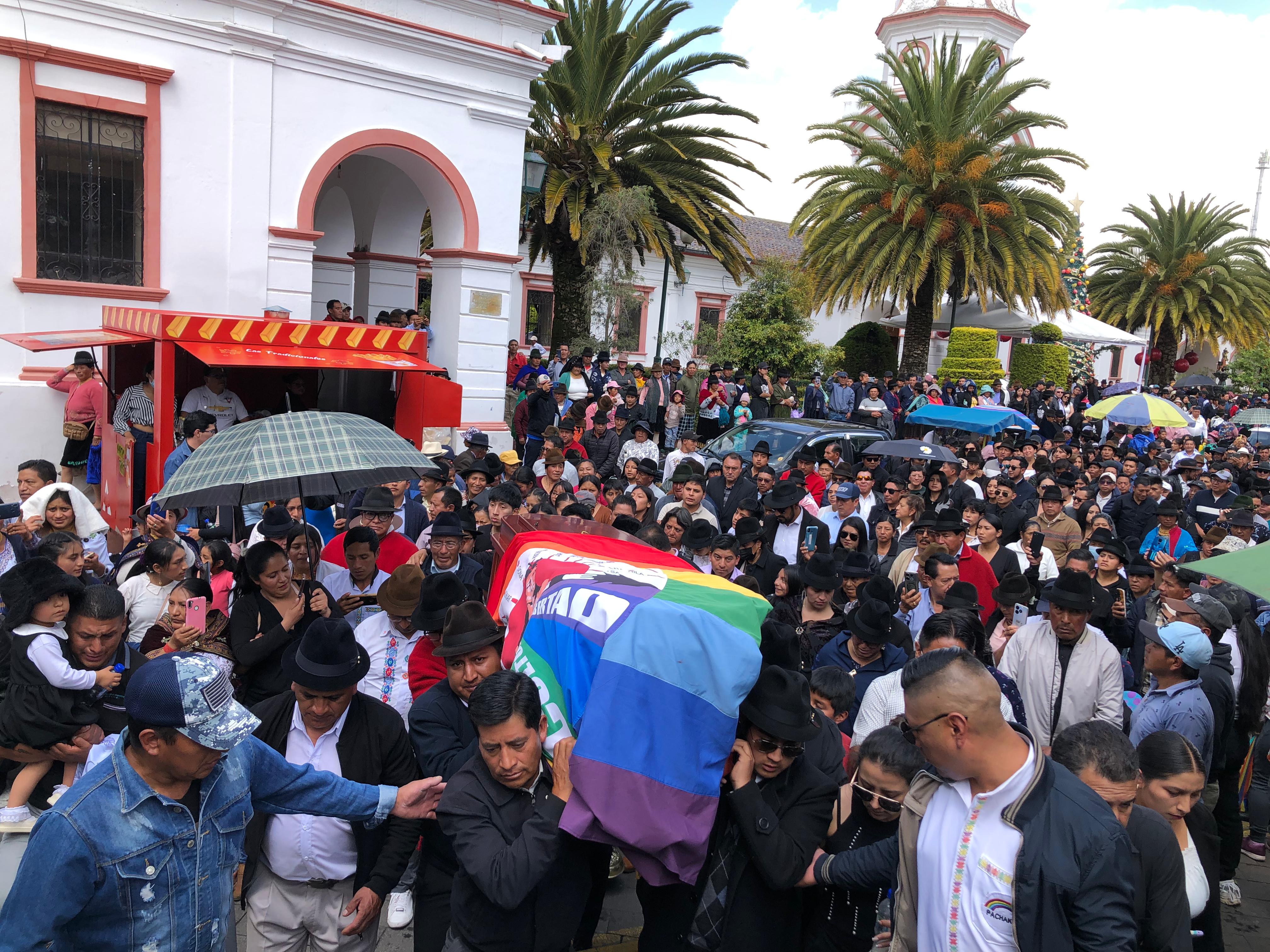 Raúl Ilaquiche, esposo de Lourdes Tibán: La multitudinaria despedida